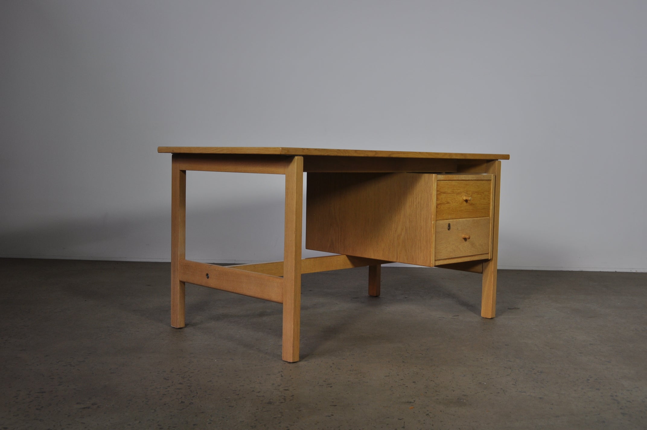 Hans Wegner desk by Getama – Case 22
